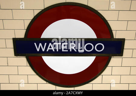 WATERLOO UNDERGROUND STATION, JUBILEE LINE, LONDON, UK Stock Photo - Alamy