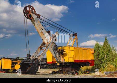 Giant old rusty excavator against the sky background Stock Photo - Alamy