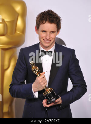 HOLLYWOOD, CA - FEBRUARY 22: Eddie Redmayne and Hannah Bagshawe ...