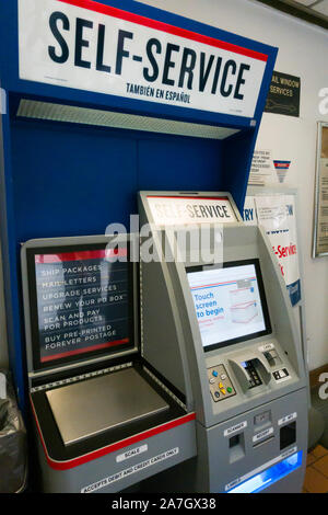 A USPS Self-Service Kiosk, or Automated Postal Center Stock Photo - Alamy