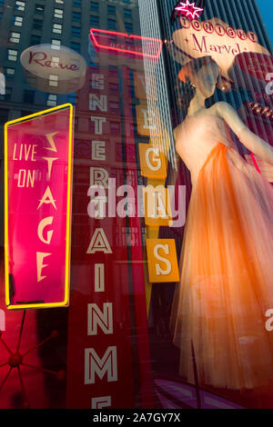 Upscale NYC fashion window Bergdorf Goodman Fifth Avenue mannequins ...