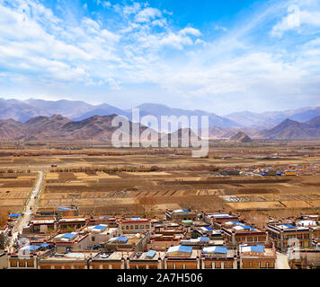Blue sky, white clouds, Tibetan antelope scenery of Ali Xilincao Lake ...