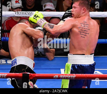 ( In Blue/Green trunks) Canelo Alvarez goes 11 rounds with Sergey ...