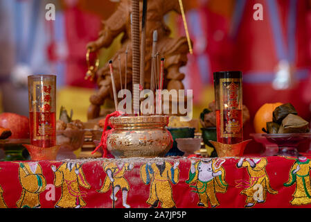 Chinese Prayers - Items and Rituals Stock Photo - Alamy