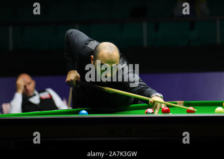 Hossein Vafaei (Iran) plays a shot during Round 1 of the Halo World ...