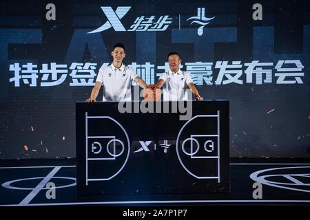 Jeremy Lin, left, signs with Xtep in Guangzhou, south China¯s Guangdong ...