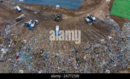 Chinese workers sort out and bury kitchen waste at the Tianziling ...