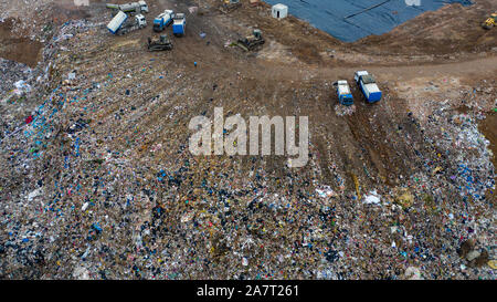 Chinese workers sort out and bury kitchen waste at the Jiangcungou ...