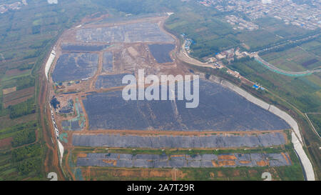 Chinese workers sort out and bury kitchen waste at the Jiangcungou ...