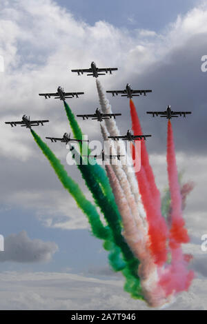Feast of the Italian armed forces, the acrobatics of the tricolor ...