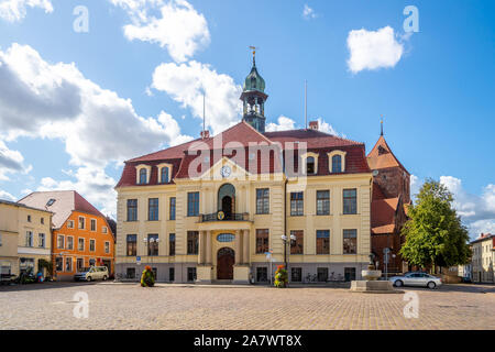 Market in Teterow, Mecklenburg Vorpommern, Germany Stock Photo - Alamy