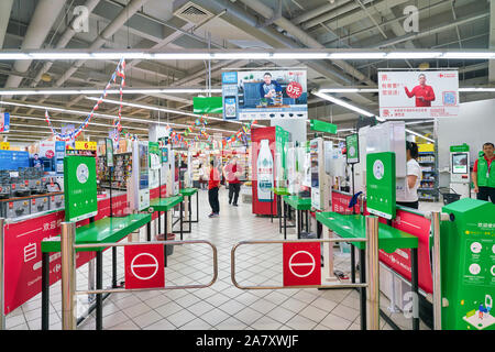 Checkout at the supermarket of a Carrefour Hypermarket Stock Photo - Alamy