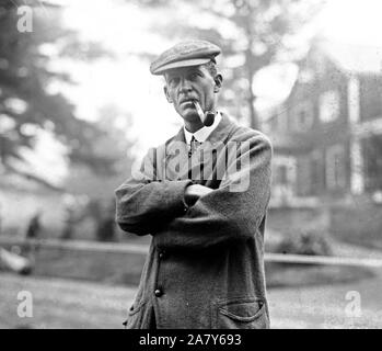 Walter J. Travis, smoking pipe Stock Photo - Alamy