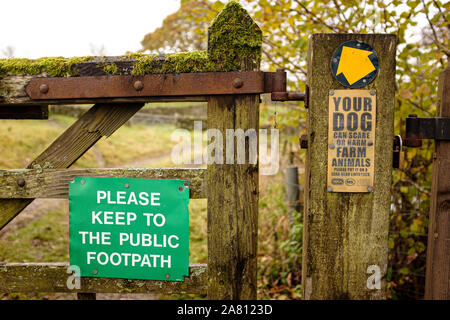 Warning notice on public footpath entering golf course Stock Photo - Alamy