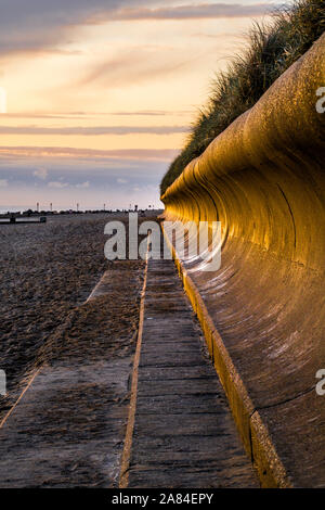 Concrete concave sea wall Stock Photo - Alamy