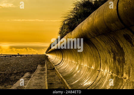 Concrete concave sea wall Stock Photo - Alamy