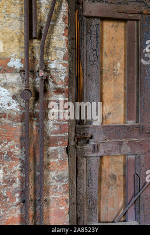 old rusty door, abandoned building closed door Stock Photo - Alamy