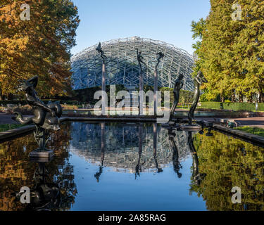 THE CLIMATRON MISSOURI BOTANICAL GARDEN ST LOUIS A GEODESIC DOME ...