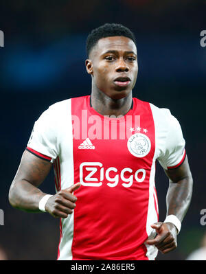 LONDON, ENGLAND - NOVEMBER 05: Quincy Promes of AFC Ajax celebrate ...