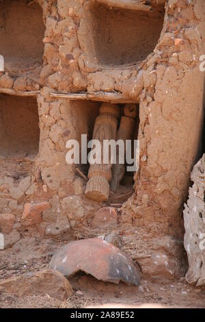 Dogon country : village of Bongo Stock Photo - Alamy