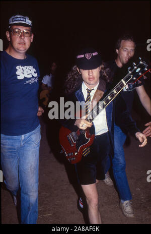 Australian heavy metal band AC/DC onn stage in London 1986: bassist ...