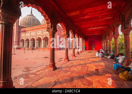 Interior and Exterior Jama Masjid of Delhi - The largest mosque of ...