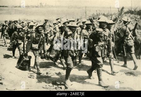 Australian machine gunners returning from trenches, WW1 Stock Photo - Alamy