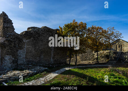 Autumnal Ujarma castle ruins hidden in Caucasian mountain on the way ...