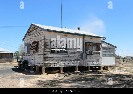 Australian outback shack Stock Photo - Alamy