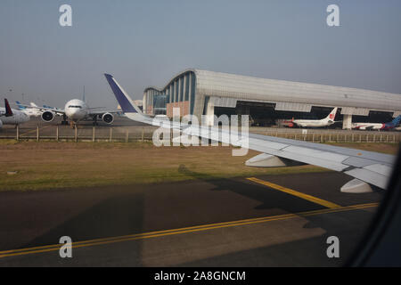 Airbus A320 side view Stock Photo - Alamy