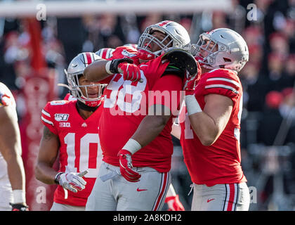 Ohio State defensive tackle Jerron Cage lines up during the fourth ...