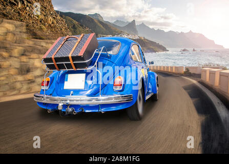 Retro travel car with luggage Stock Photo - Alamy