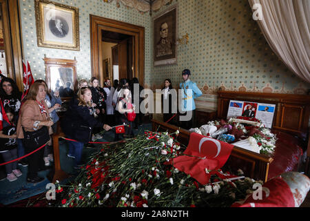 Ataturk's death bed,Dolmabahce Palace,Istanbul,Turkey Stock Photo - Alamy