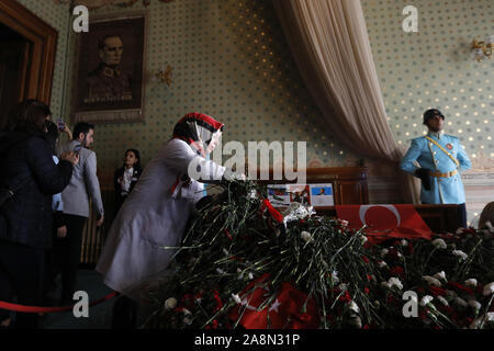 Ataturk's death bed,Dolmabahce Palace,Istanbul,Turkey Stock Photo - Alamy