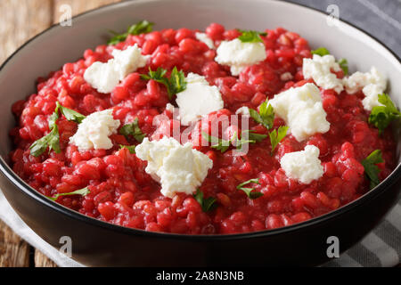 Plate with tasty beet risotto on color background Stock Photo - Alamy