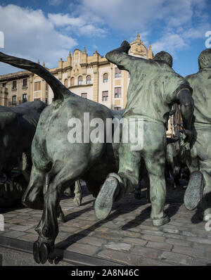 EL ENCIERRO SCULPTURE - BULLS RUNNING STATUE IN PAMPLONA - BULLS RUN ...