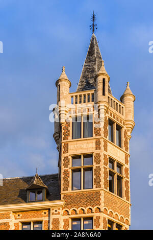Traditional dutch building, old style in wintertime after snowfall ...