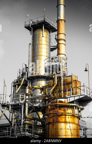 Exterior view of plant for refining oil Stock Photo - Alamy