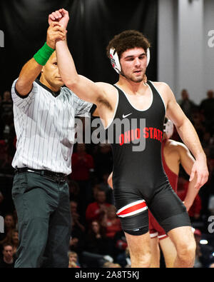November 10, 2019: Stanford Cardinals Tyler Eischens (red) wrestles ...