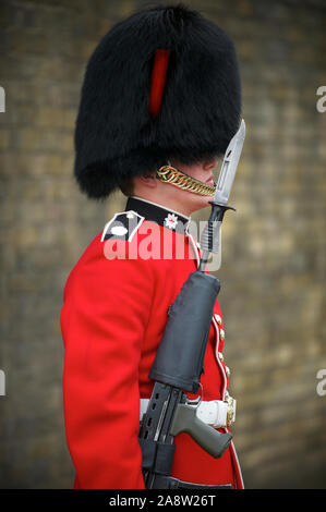 LONDON - MAY 6, 2012: A royal guard stands in traditional red jacket ...