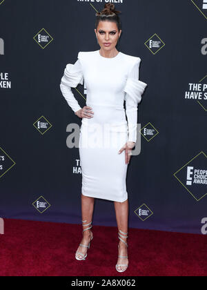 Lisa Rinna arrives at the People's Choice Awards on Tuesday, Dec. 6 ...