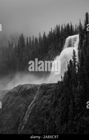 Fall colour, Mount Robson Provincial Park, British Columbia, Canada ...