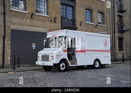 1986 Grumman Olson American delivery van set up as a catering van Stock ...