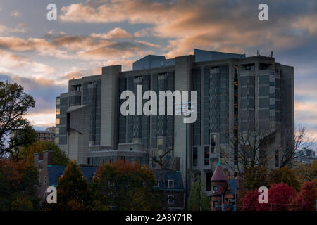 Robarts Library at the University of Toronto. Toronto, Canada Stock ...