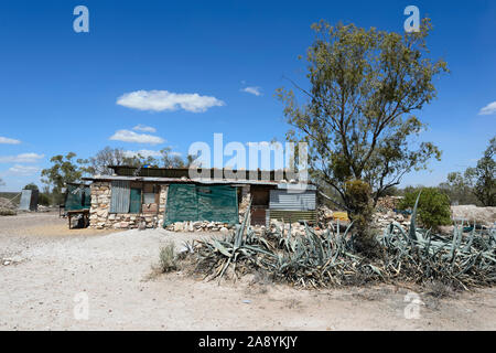 Australian outback shack Stock Photo - Alamy