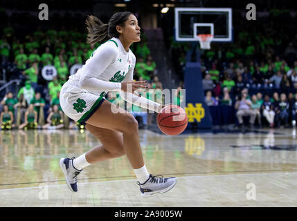 Notre Dame guard Anaya Peoples (21) in action against Michigan during ...