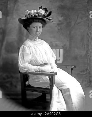 Miss Helen Taft, first daughter of William Howard Taft (taken ca. 1905 ...