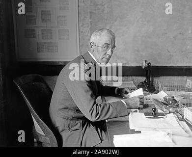 Lt. Colonel George Shields ca. 1910-1920 Stock Photo - Alamy