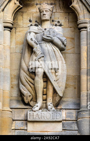 King Harold II statue at Waltham Abbey Church, Essex Stock Photo - Alamy