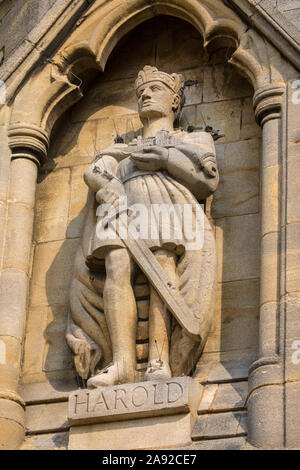 King Harold II statue at Waltham Abbey Church, Essex Stock Photo - Alamy